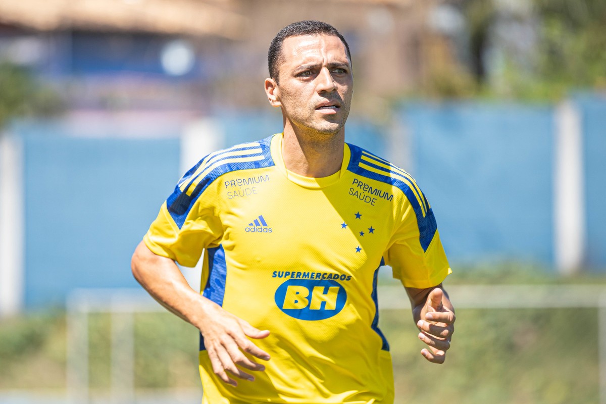 Anunciado pelo Cruzeiro, Rômulo faz primeiro trabalho na Toca da Raposa ...