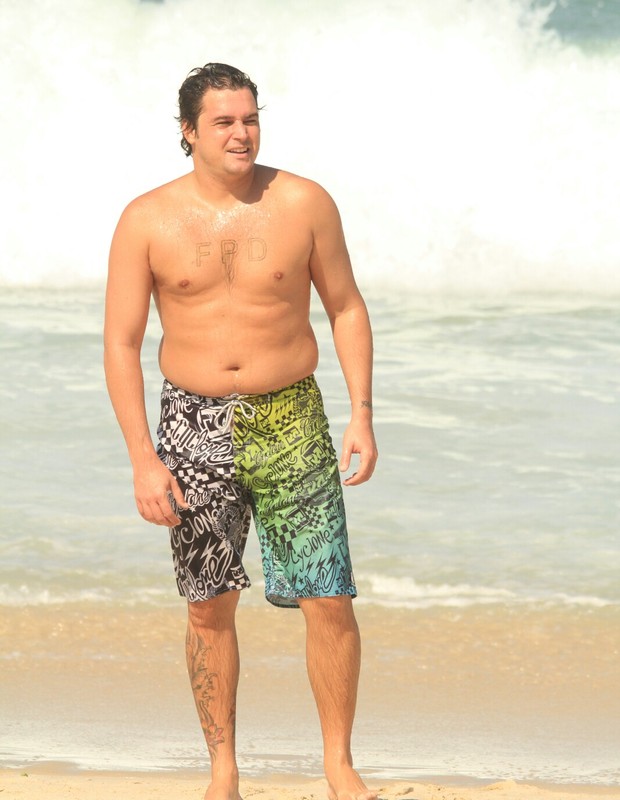 Felipe Dylon curte praia em Ipanema - Quem | QUEM News