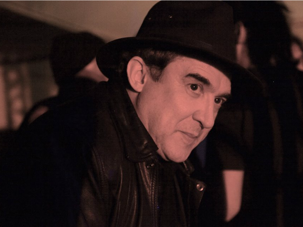 G1 - Cantor Paulo Simões faz show nesta segunda em Três Lagoas, MS ...