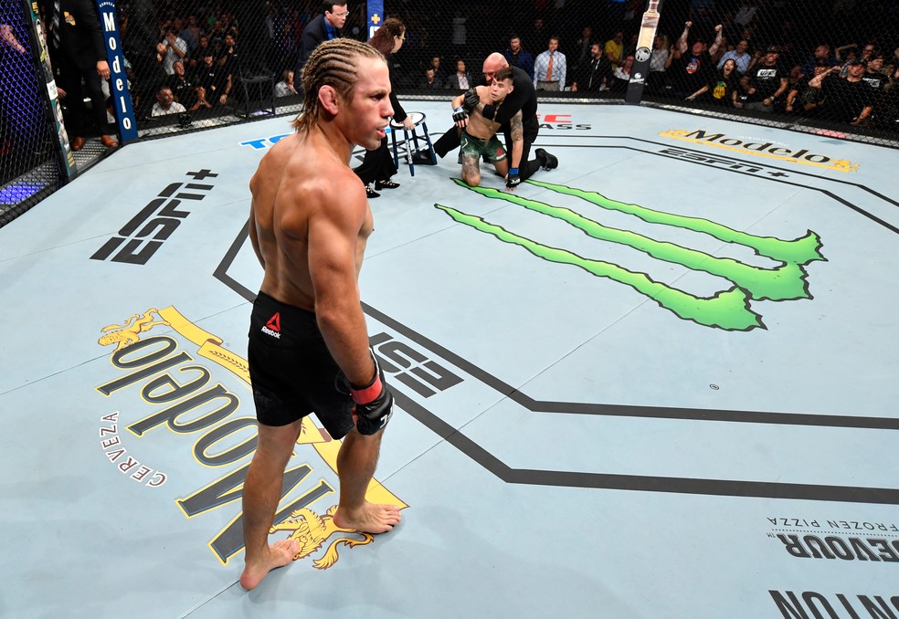 Aos 40 anos de idade, Urijah Faber é escalado contra promessa russa no ...