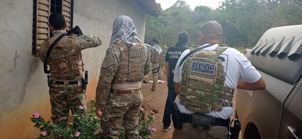 Polícia Encontra Armas Durante Buscas Por Suspeito De Estuprar Filha E