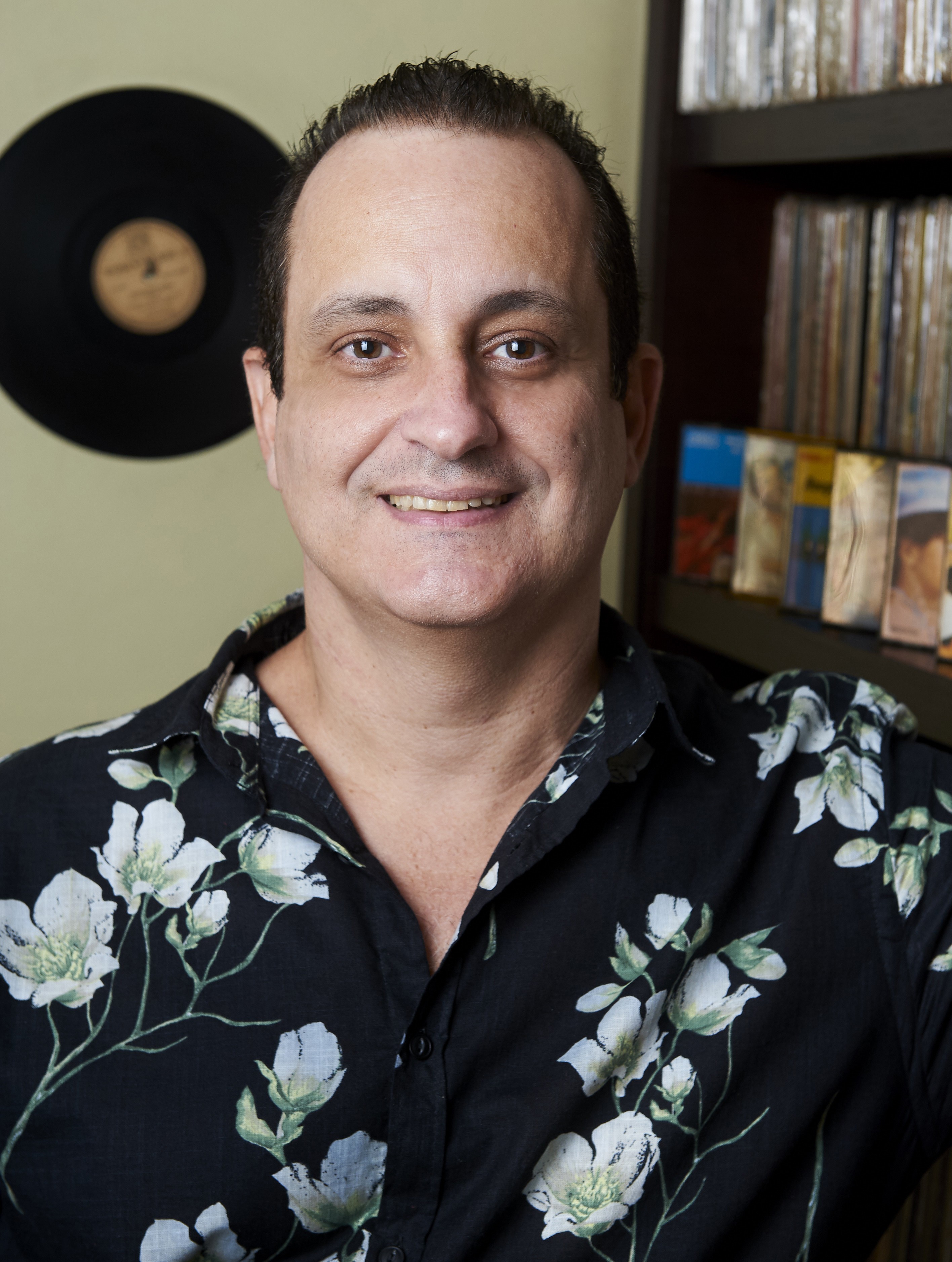 Pesquisador Rodrigo Faour historia a música brasileira de forma ...