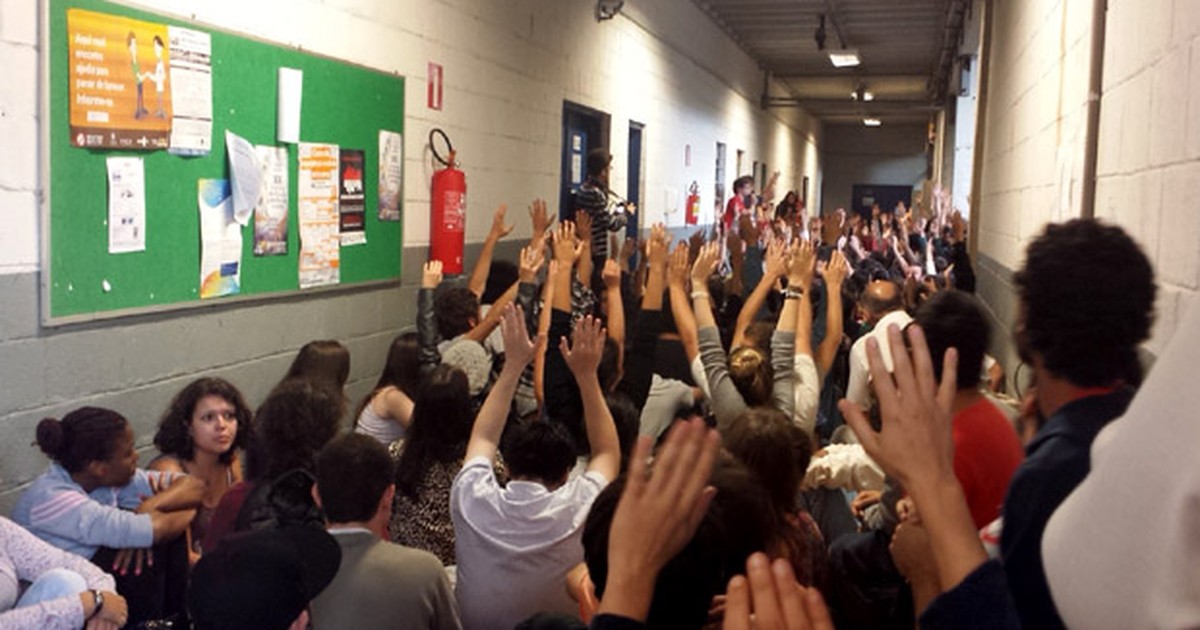 G1 - Após 13 dias de ocupação, alunos da Unicamp decidem deixar a ...