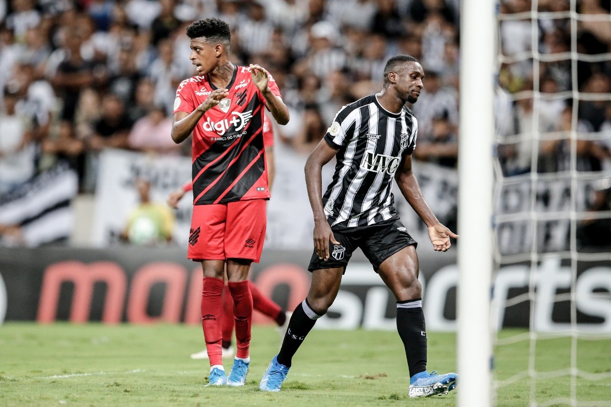 William Oliveira testa positivo para Covid-19; Cléber e Klaus são ...