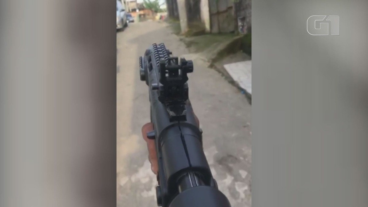 Bandido armado faz ameaças no litoral de SP: 'Vai morrer, Baep'; VÍDEO ...