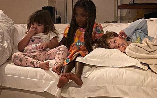 Filhos de Letícia Colin, Tatá Werneck e Pablo Sanábio posam juntos e ...