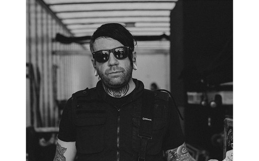 Derek Jones, guitarrista da banda Falling in Reverse, morre aos 35 anos ...