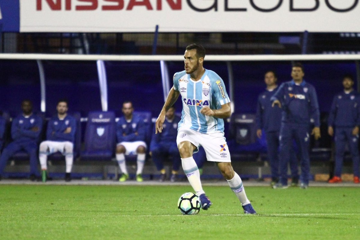À vontade no Avaí, Pedro Castro espera melhora pessoal para "seguir ...