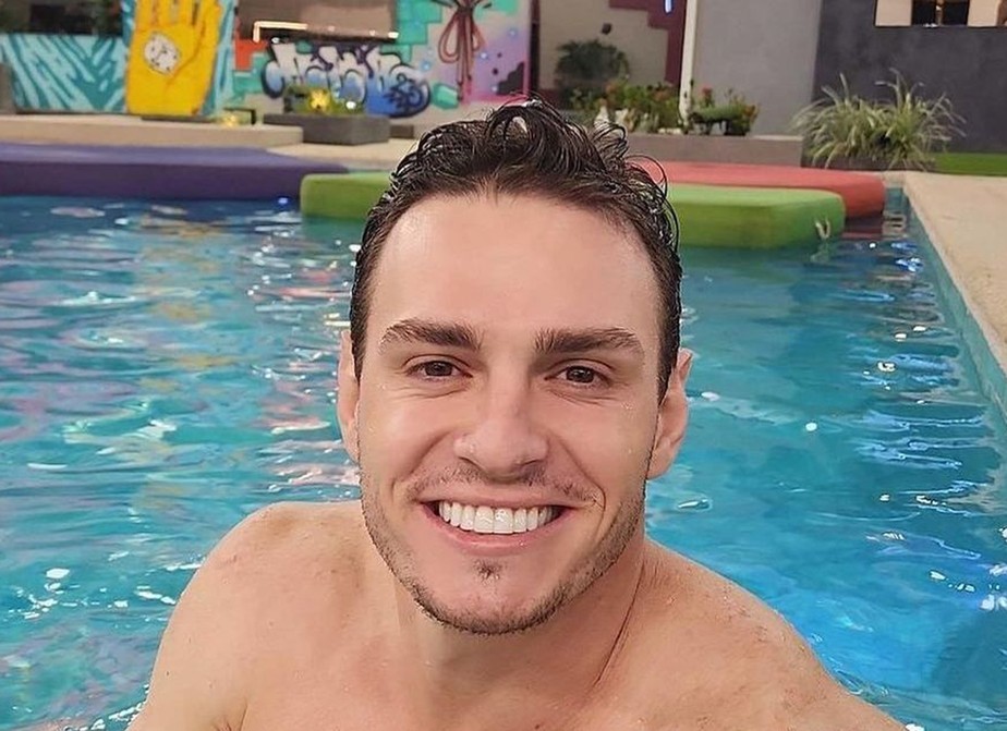 Gustavo, do BBB 23, nega que tenha lentes de contato na boca: 'É dente ...