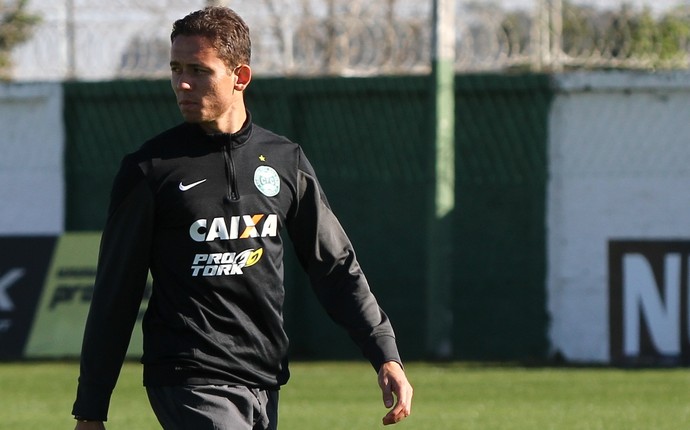 Keirrison pode recuperar condição de titular após 17 rodadas do ...
