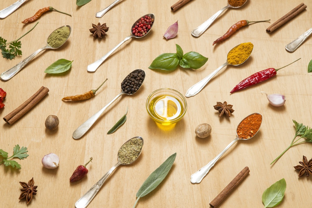 Temperos naturais: aprenda receitas caseiras e abandone de vez os ...