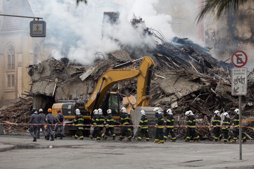 Incêndio causa colapso de prédio na região central de SP; FOTOS | São ...