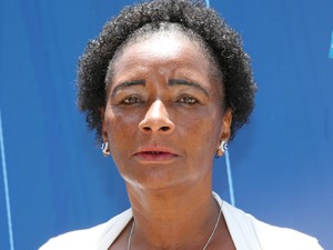 G1 - Trabalhadores oferecem serviços no quadro de emprego do Bahia Meio ...