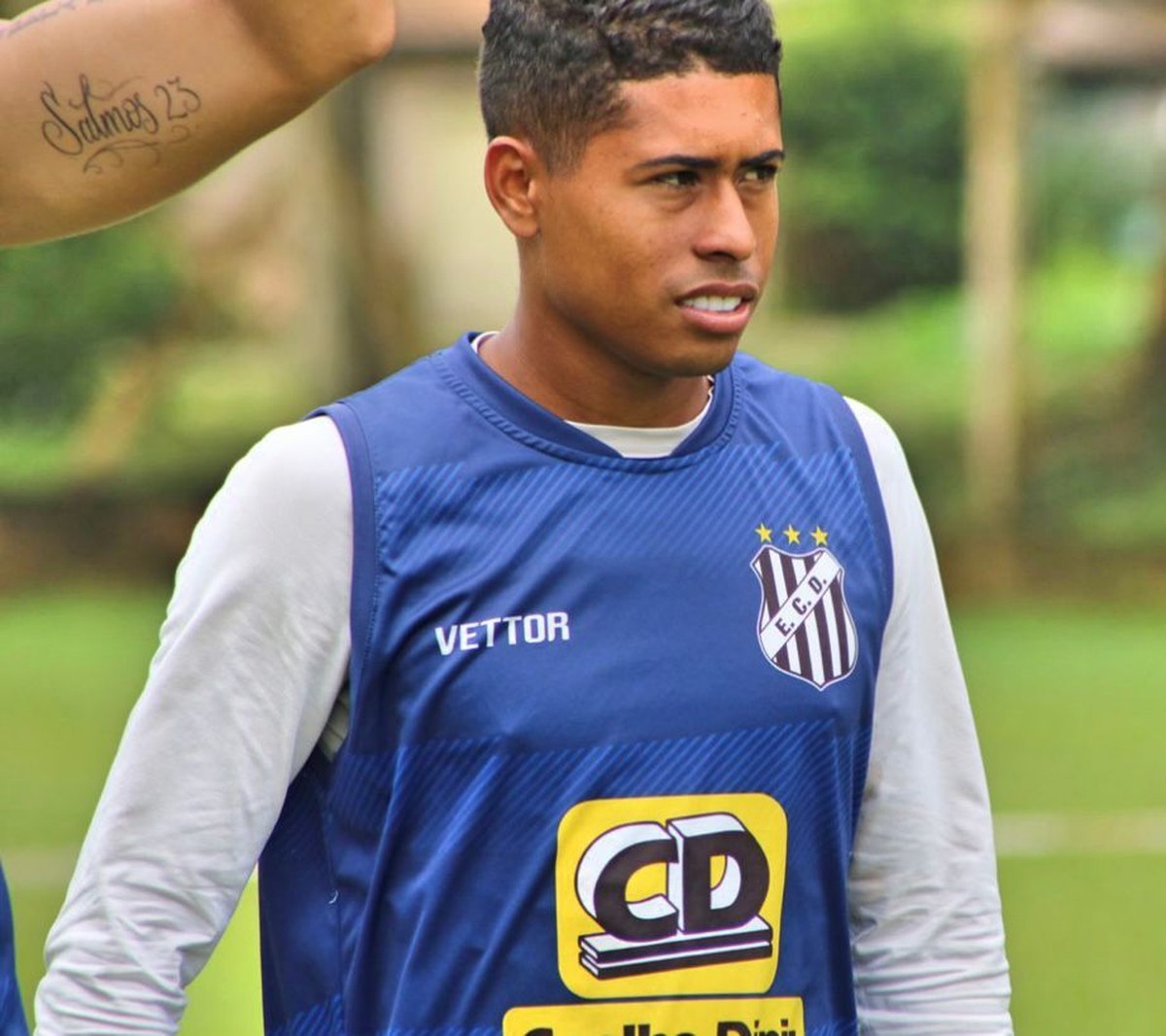 Para a estreia, atacante do Democrata GV pede apoio da torcida e se diz ...