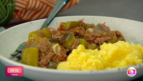 Calulu de carne-seca com funge de milho da Juliana | Receitas