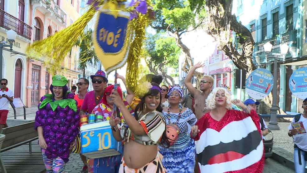 Dia do Frevo é celebrado com aula de dança e troça no Recife | Carnaval ...