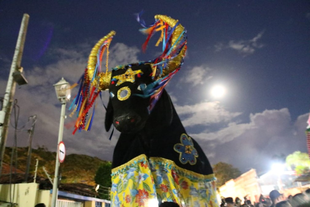 Trinca de Ás e Boi da Macuca levam frevo e forró para Olinda e lotam ...