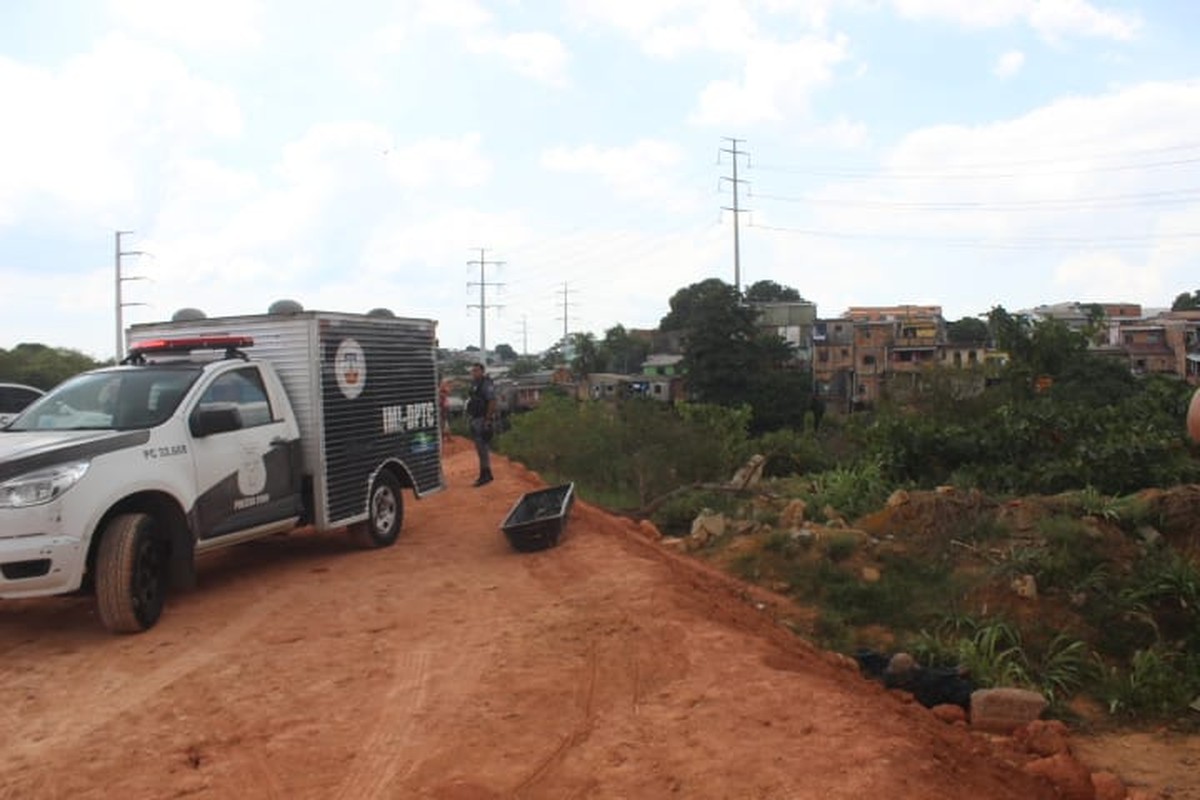 Corpo De Mulher é Encontrado Dentro De Rede Em Terreno Baldio Na Zona