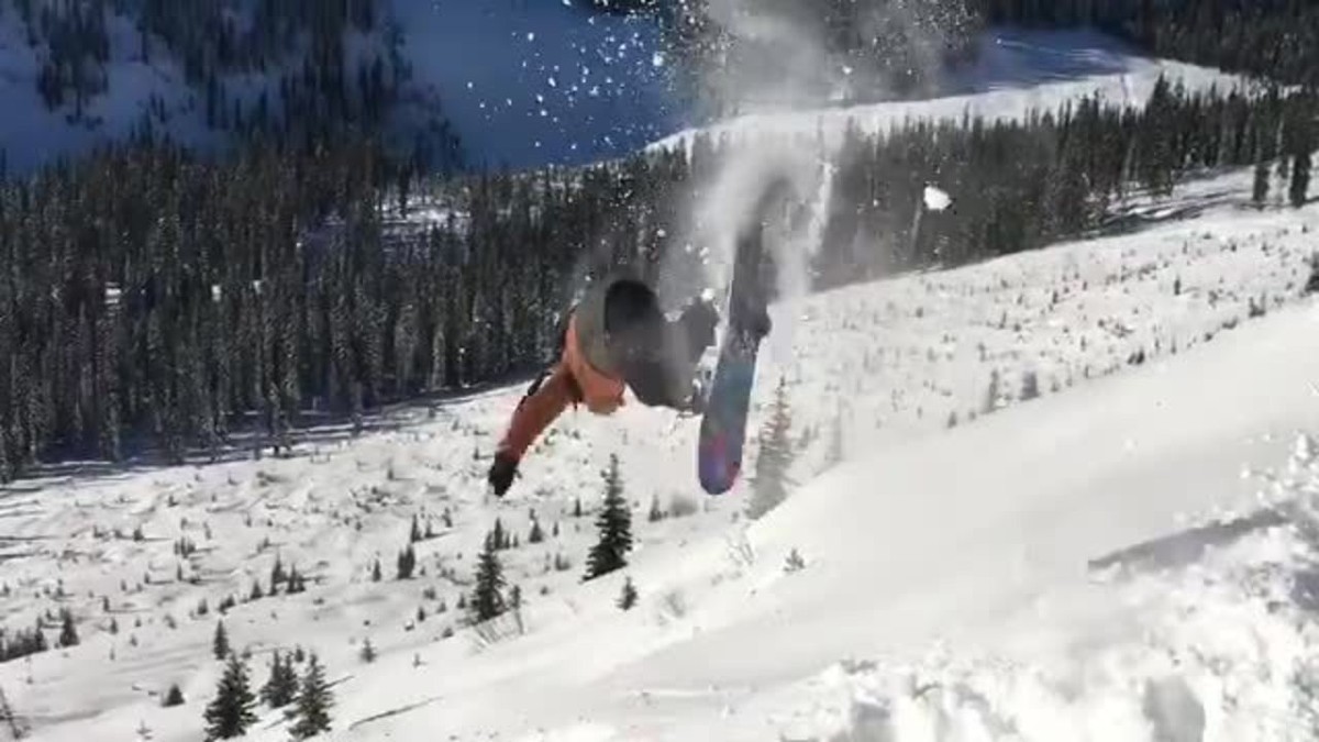 John John Florence acerta backflip no snowboard durante as férias na ...