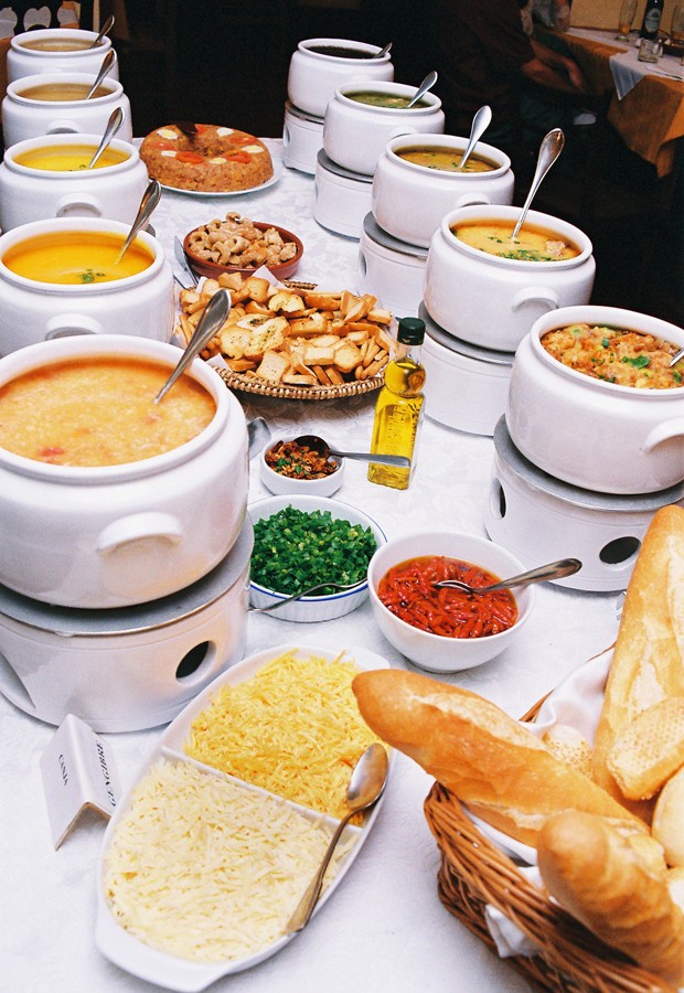 Temporada de sopas! Confira opções quentes para dias frios - ÉPOCA ...