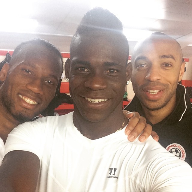 Balotelli faz selfie com Henry e Drogba: "Lendas" | Blog Brasil Mundial ...
