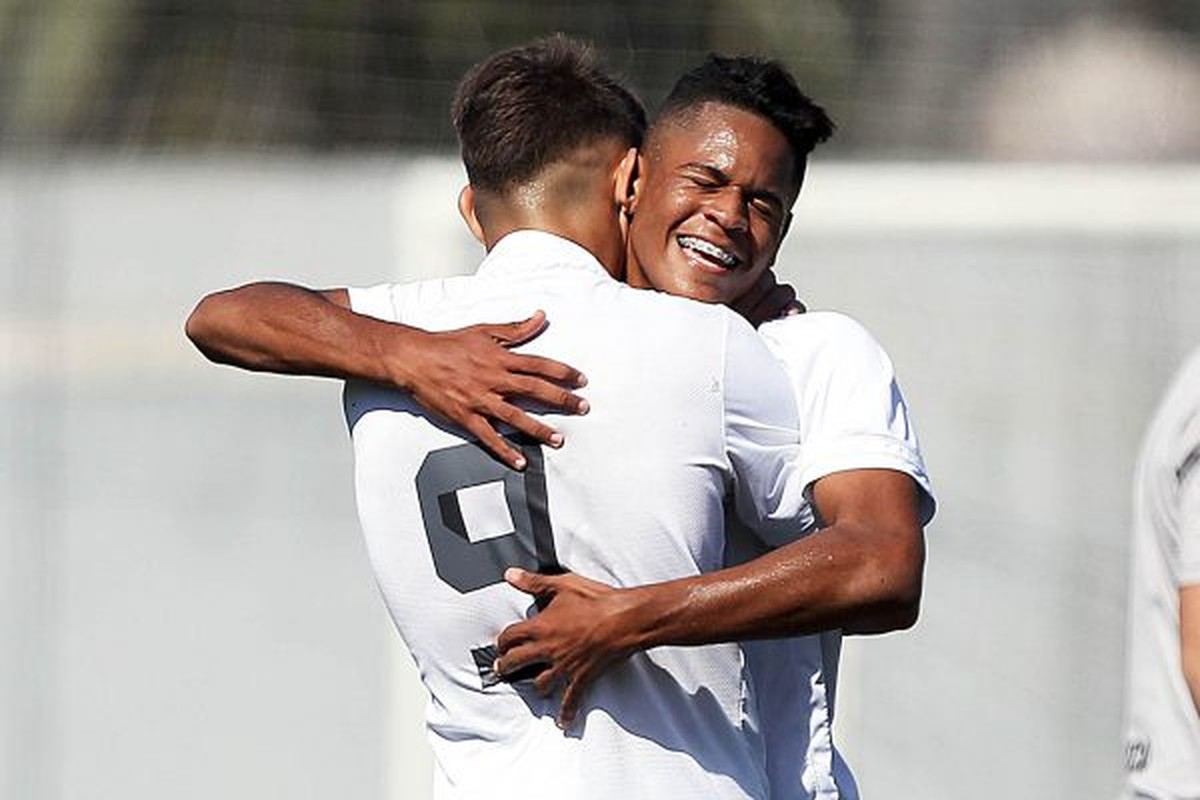 Equipes sub-15 e sub-17 do Santos goleiam o São Bernardo pelo ...