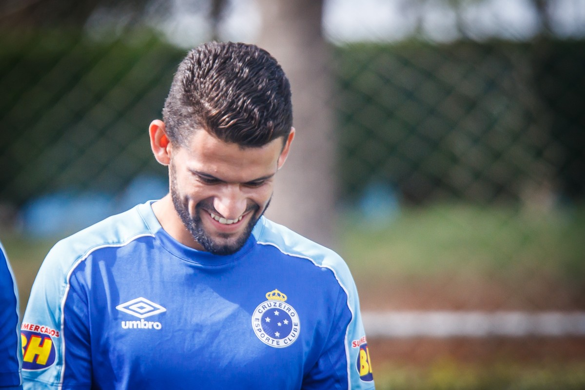 Cotado para clássico, Jadson valoriza desempenho em estreia pelo ...