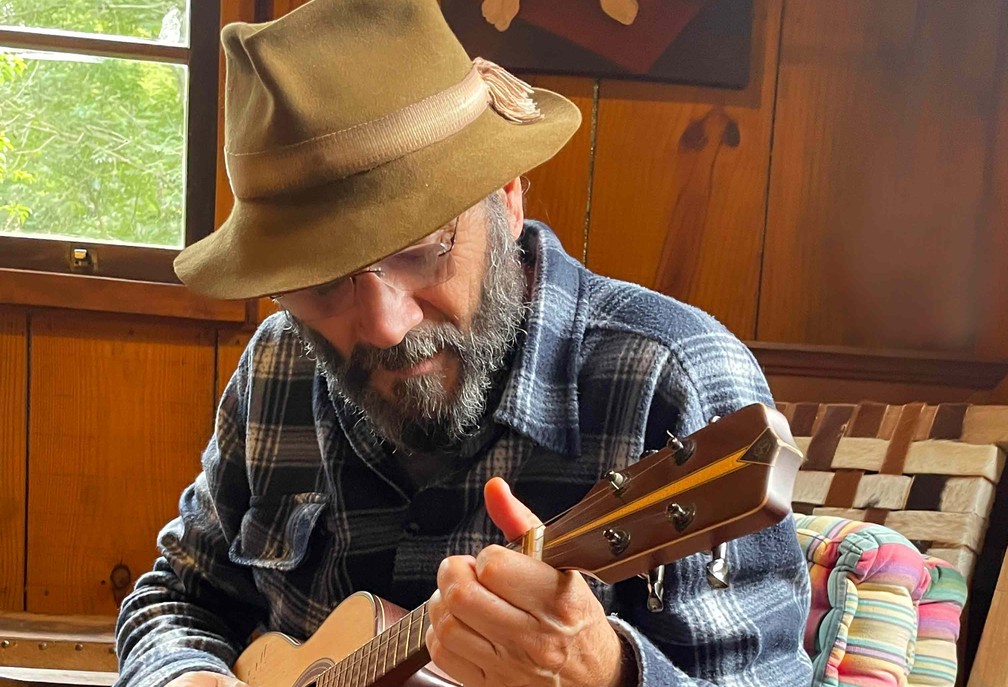 Almir Sater lança álbum após viver chalaneiro em "Pantanal": "Me levou ...