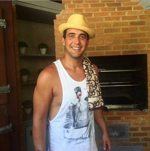 Anitta recebe André Marques em casa e elogia: 'O melhor churrasqueiro ...