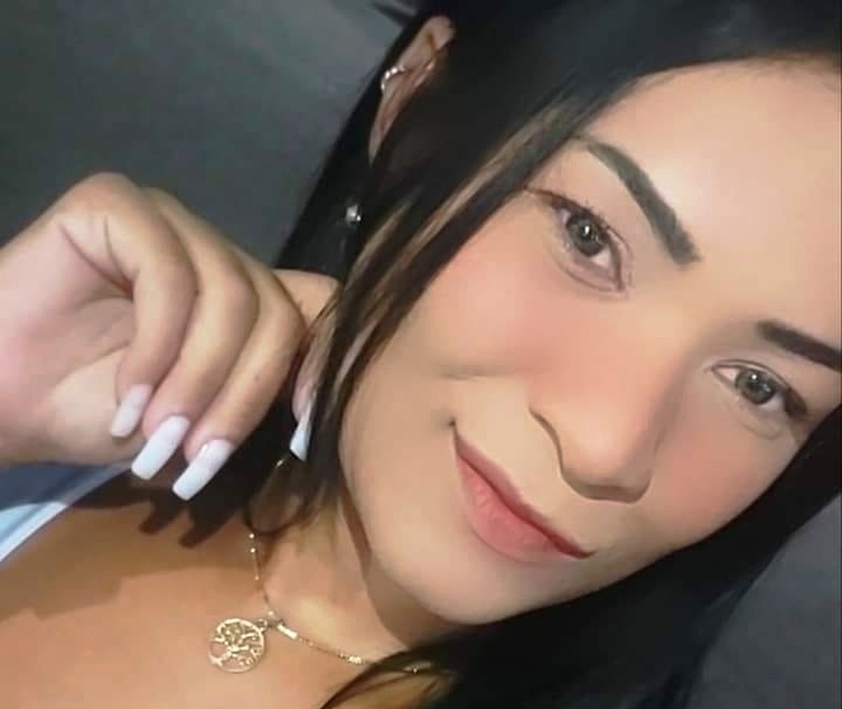 Mulher é Morta A Tiros Na Frente Da Família Dentro De Casa Em Piraí