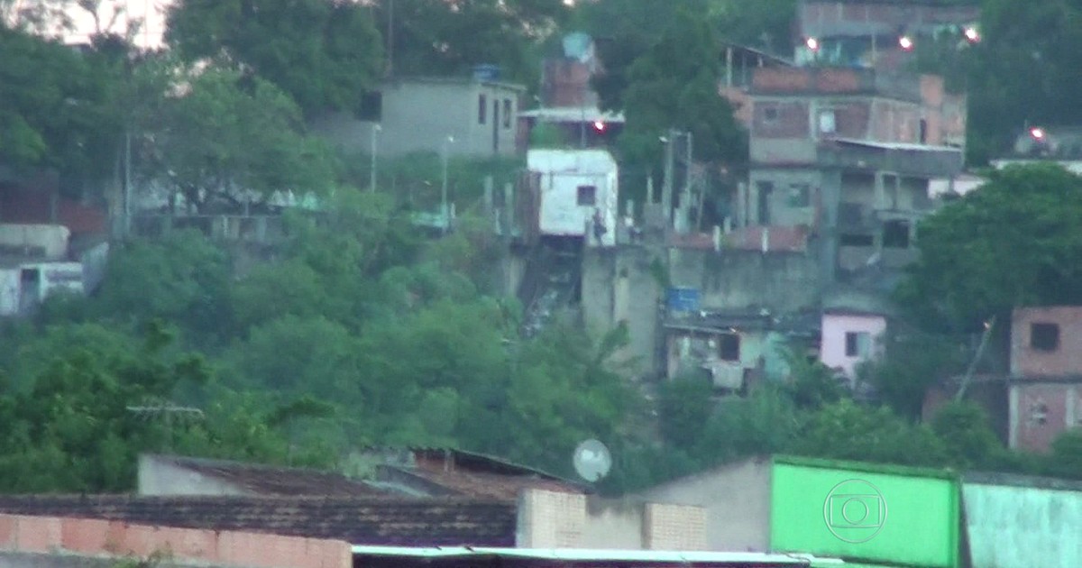 G1 - Imagens mostram intenso tiroteio em Madureira, Subúrbio do Rio ...
