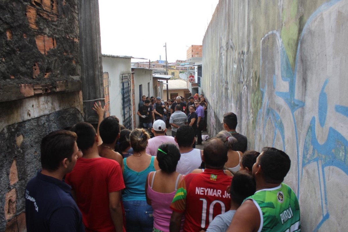 Homem é Morto A Tiros Enquanto Caminhava Em Rua Na Compensa Em Manaus