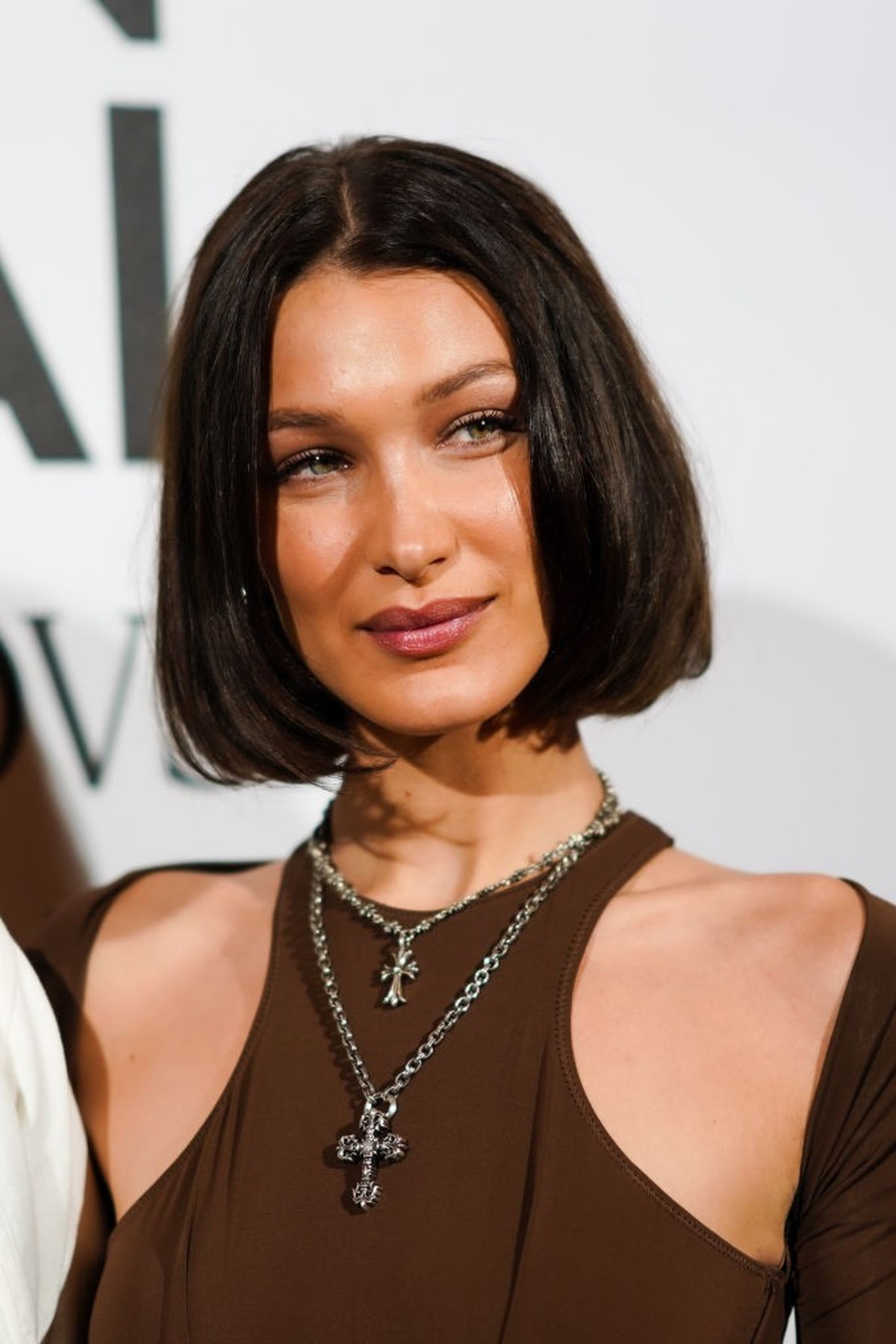Bella Hadid aparece com novo corte de cabelo e nós estamos in love ...