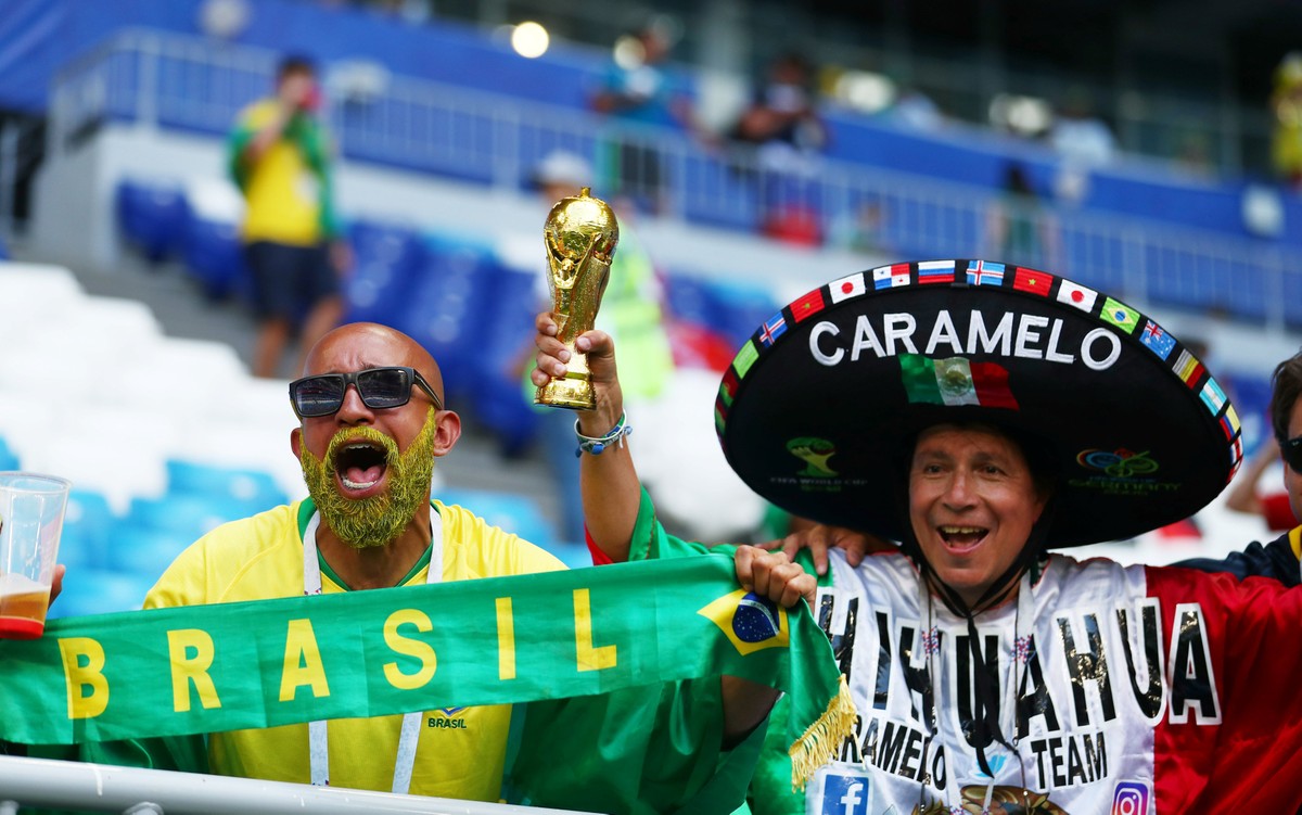 O colorido duelo entre Brasil e México nas arquibancadas da Arena ...