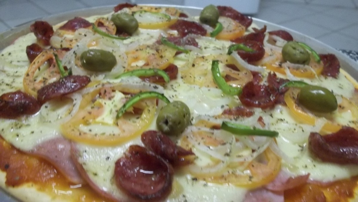 Pizza de Presunto com Calabresa | Pizzas | Receitas
