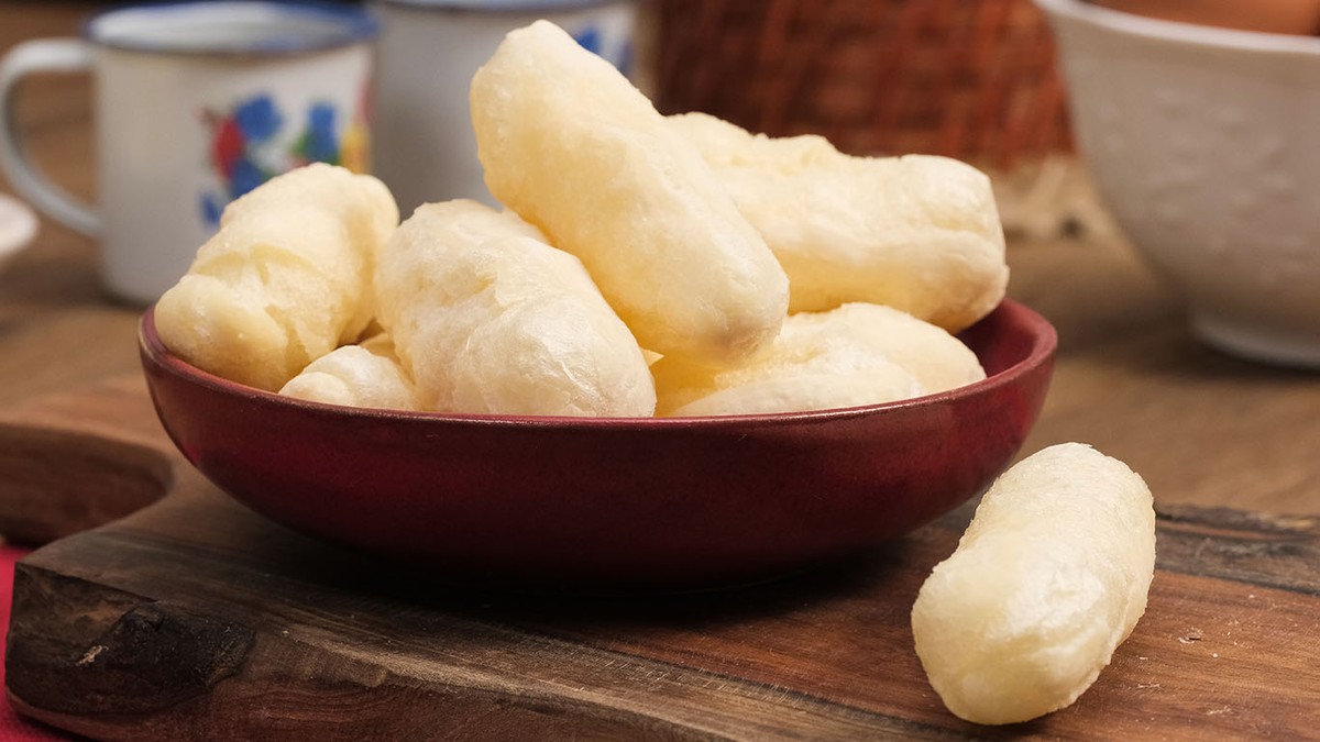 Biscoito de polvilho frito | Pães e salgados | Receitas