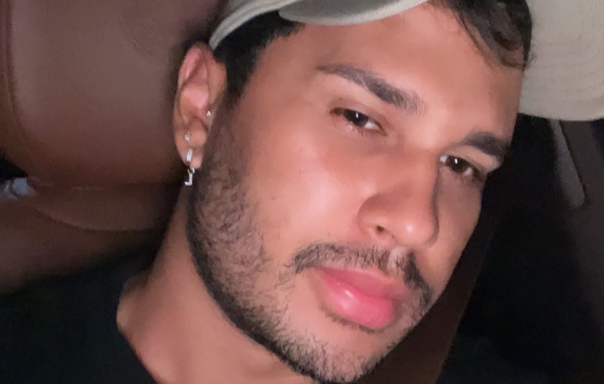 Lucas Guimarães surge abatido e relata crise de ansiedade