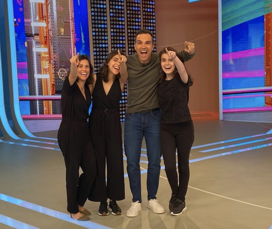 Família de Tadeu Schmidt faz visita a estúdio do BBB: 'Inesquecível ...