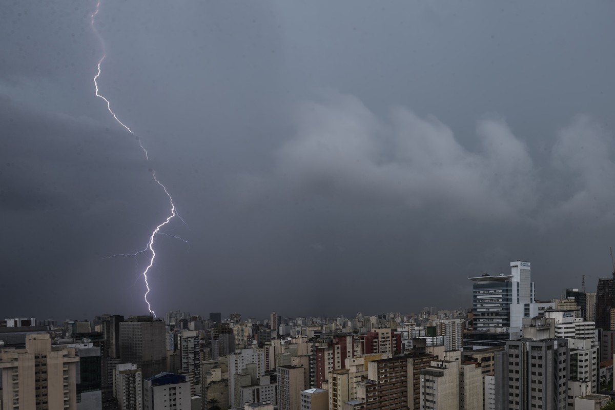 Novembro começa com temperaturas despencando e possibilidade inédita de ...