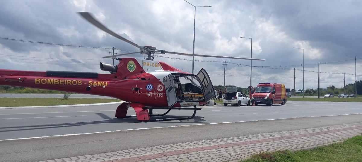 Motociclista se fere em batida contra carro e é socorrido por ...