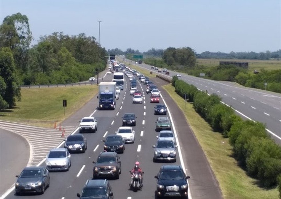 Mais de 100 mil veículos são esperados na freeway na volta do litoral ...