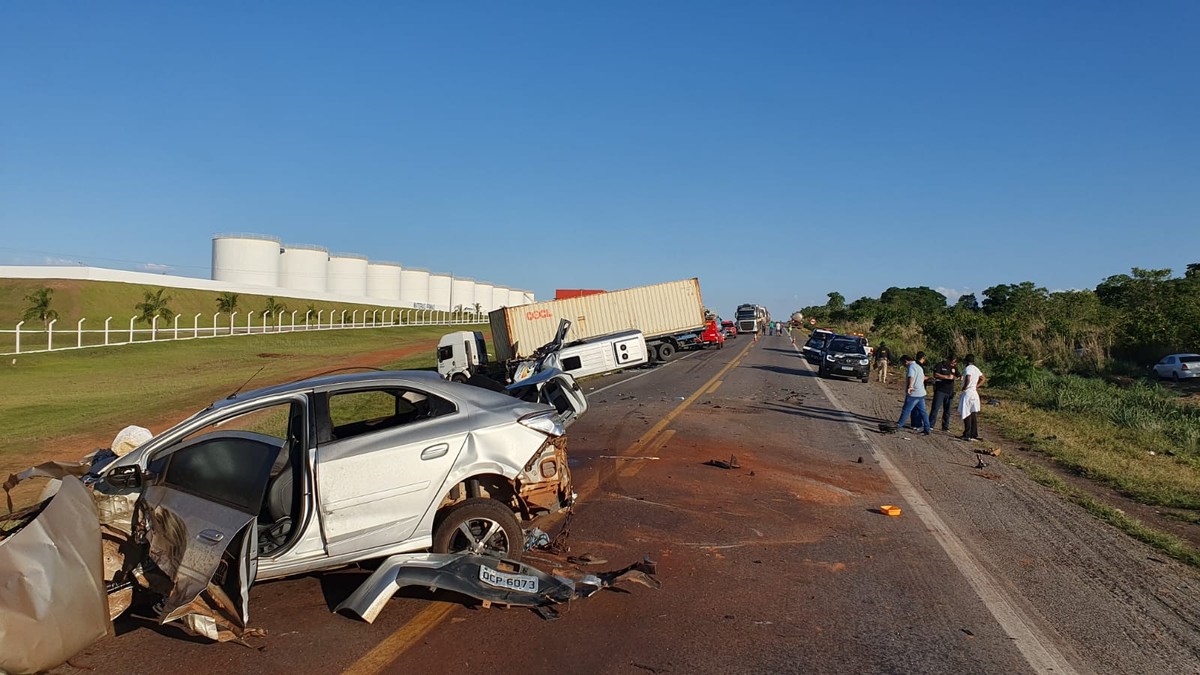 Acidente entre veículos de carga, van e carro deixa 11 feridos na BR-364 em Várzea Grande | Mato ...