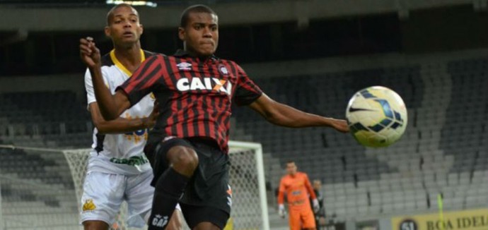 Adaptado, Maicon Silva amarga derrota em sua estreia pelo Criciúma ...