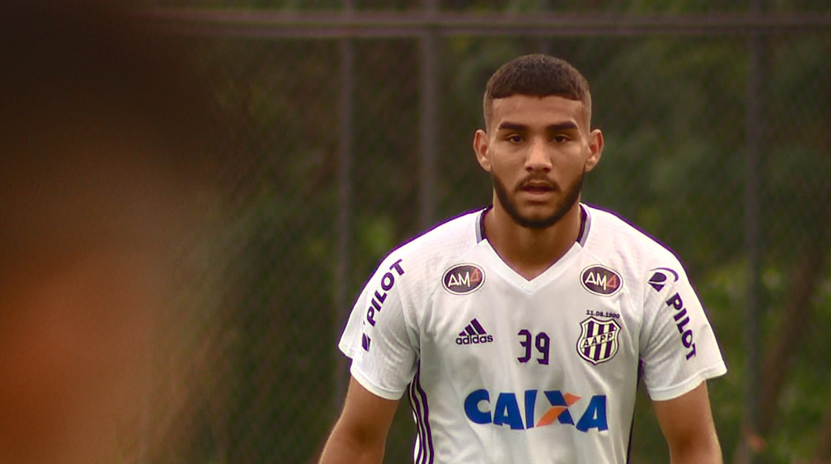 John Kleber é liberado para treinar com bola e inicia última etapa ...