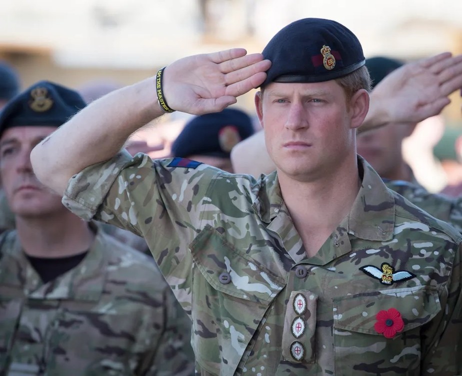 Ex-instrutor de Harry no Exército alega que histórias do Príncipe em ...