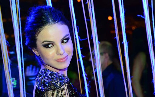 Sthefany Brito: "O namoro está ótimo" - Quem | QUEM News