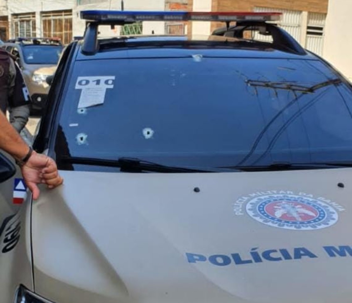 Pm é Baleado Durante Troca De Tiros No Bairro Do Rio Sena No Subúrbio