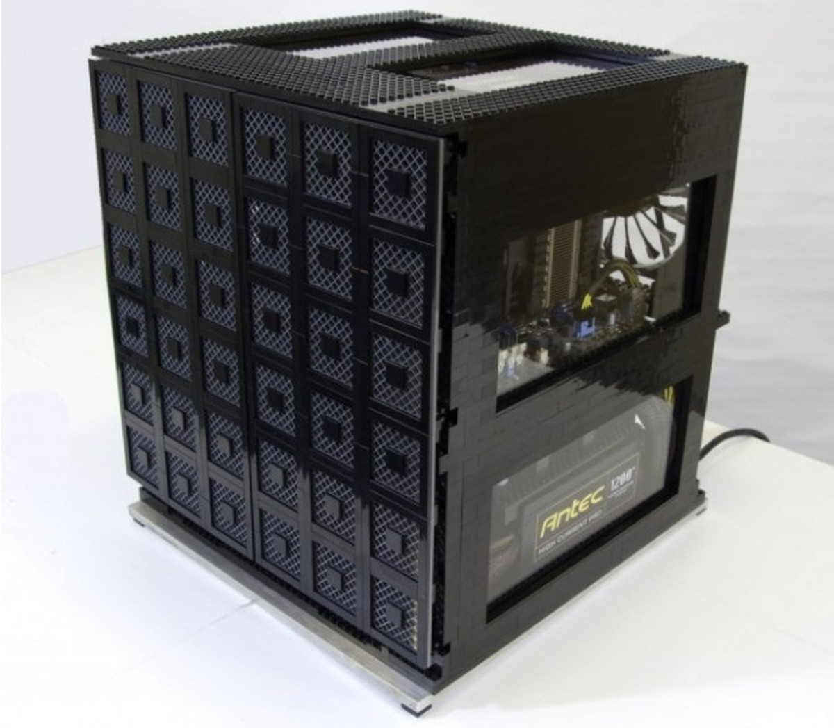 Case para PC feito de peças LEGO é econômico no consumo de energia ...