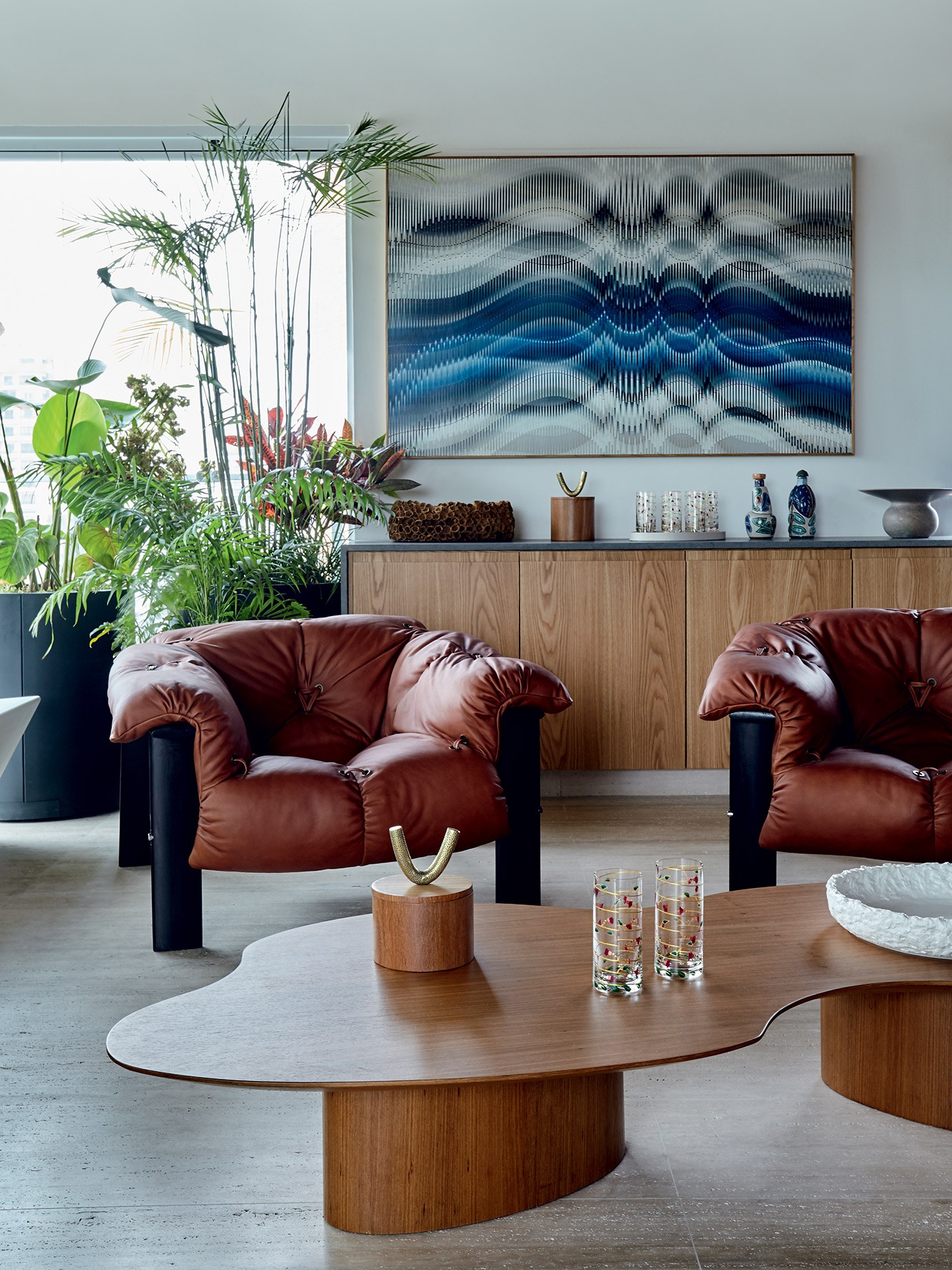 Luma Costa abre as portas de seu apartamento com ares de galeria de ...