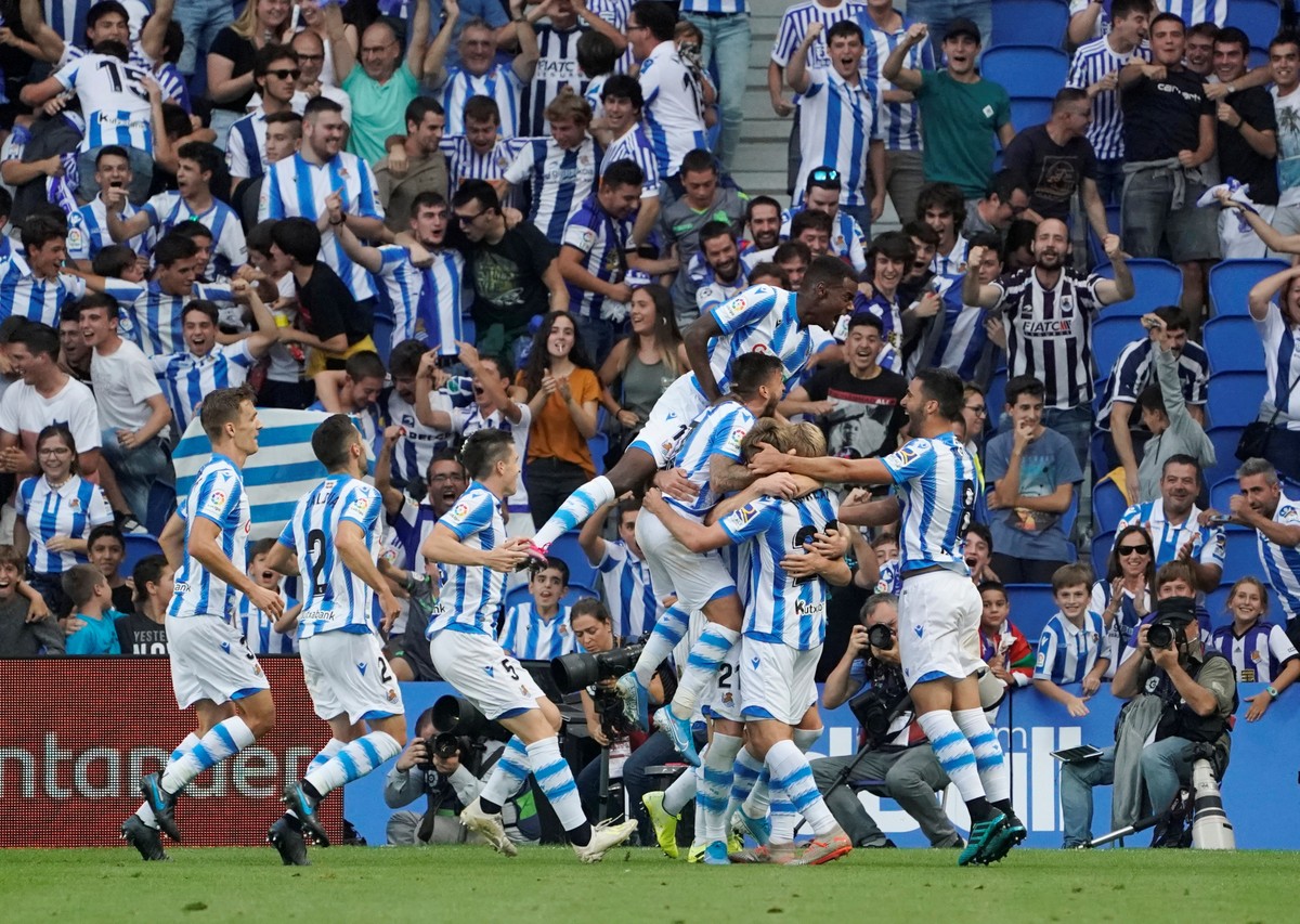 Odegaard marca, e Real Sociedad vence o Atlético de Madrid em casa ...